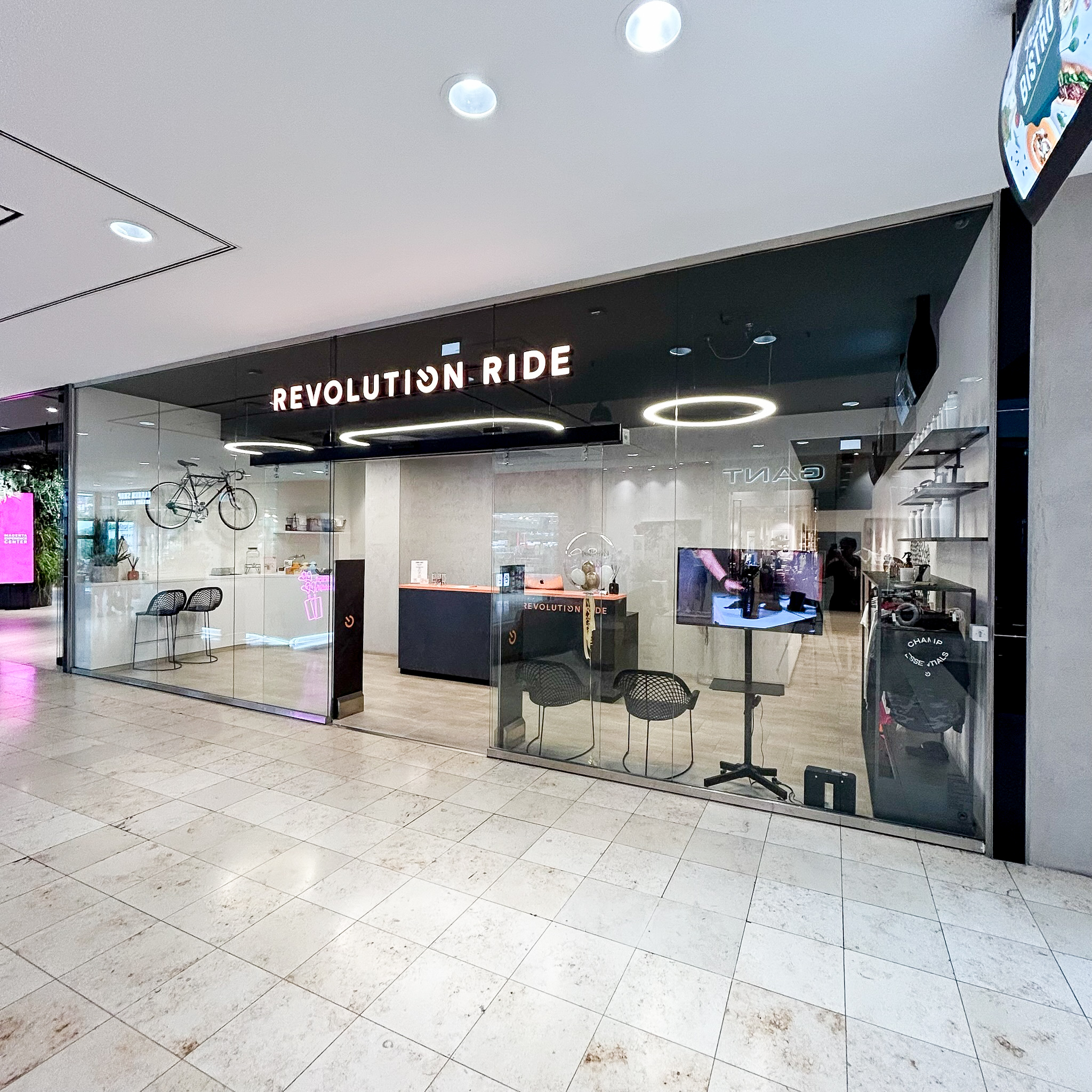 REVOLUTION RIDE - OC Arkády | OC Arkády